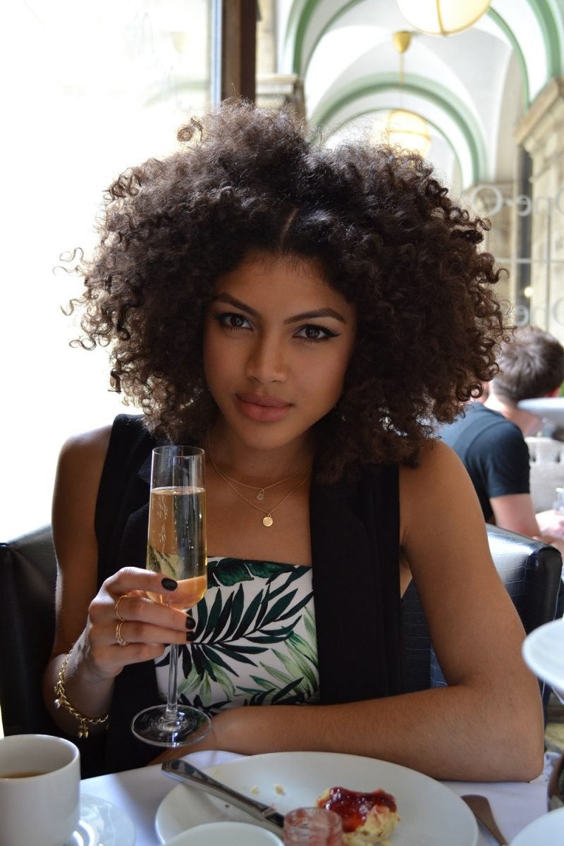 White Ripped Skinny Jeans & The Camel Twist Top - SAMIO