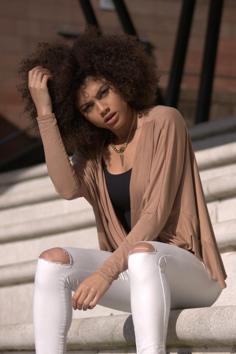 White Ripped Skinny Jeans & The Camel Twist Top - SAMIO