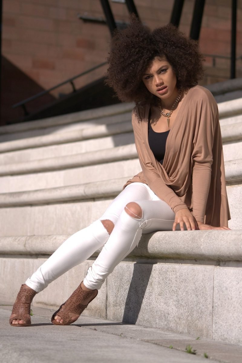 White Ripped Skinny Jeans & The Camel Twist Top - SAMIO